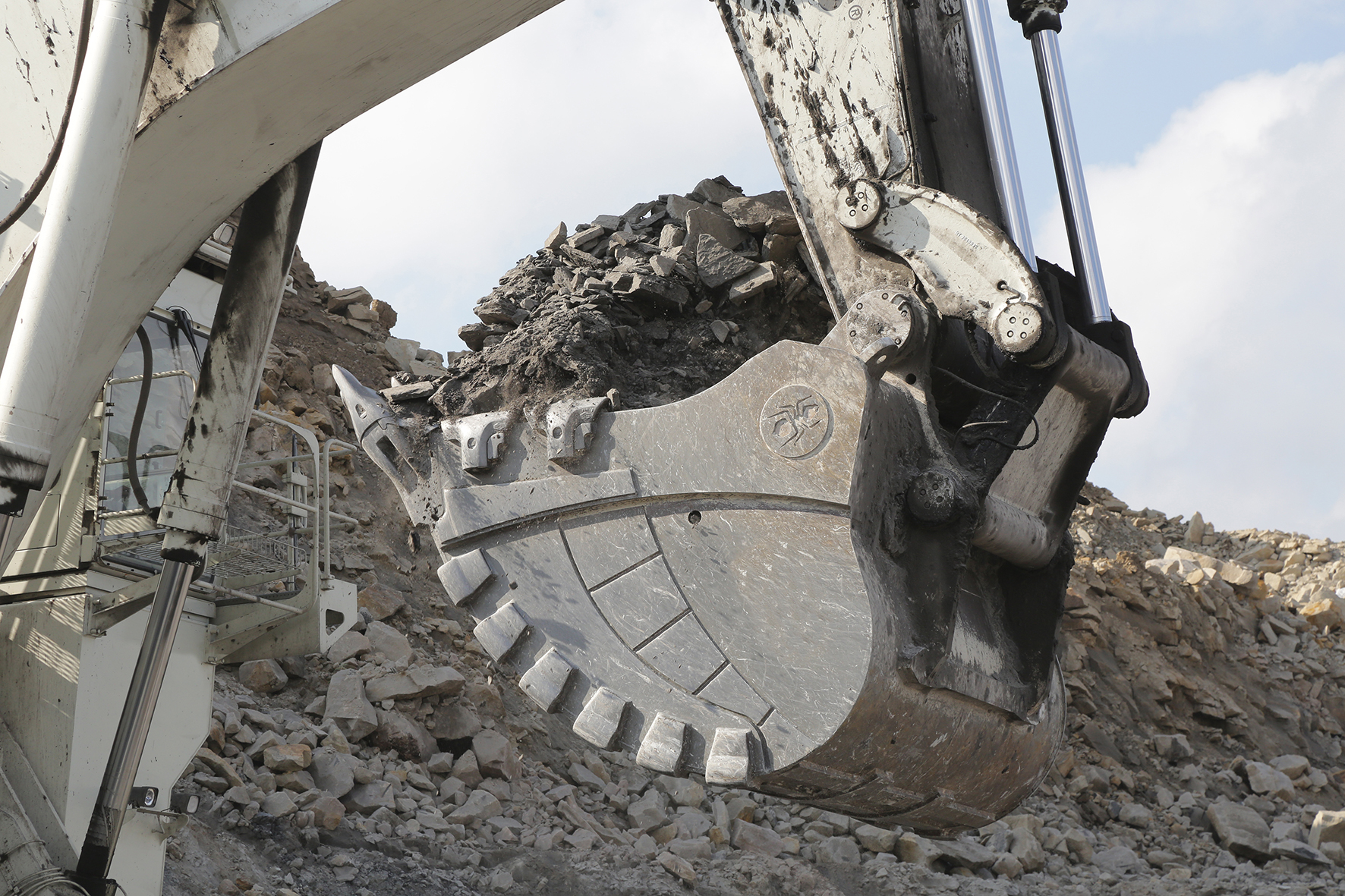 HSM: tailor-made buckets for extreme conditions | USCO ITR