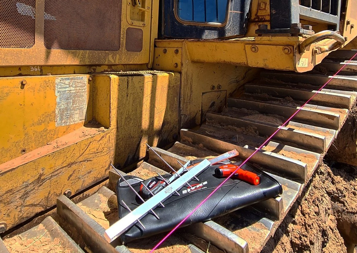 Undercarriage: measuring wear and replacing a complete track | ITR