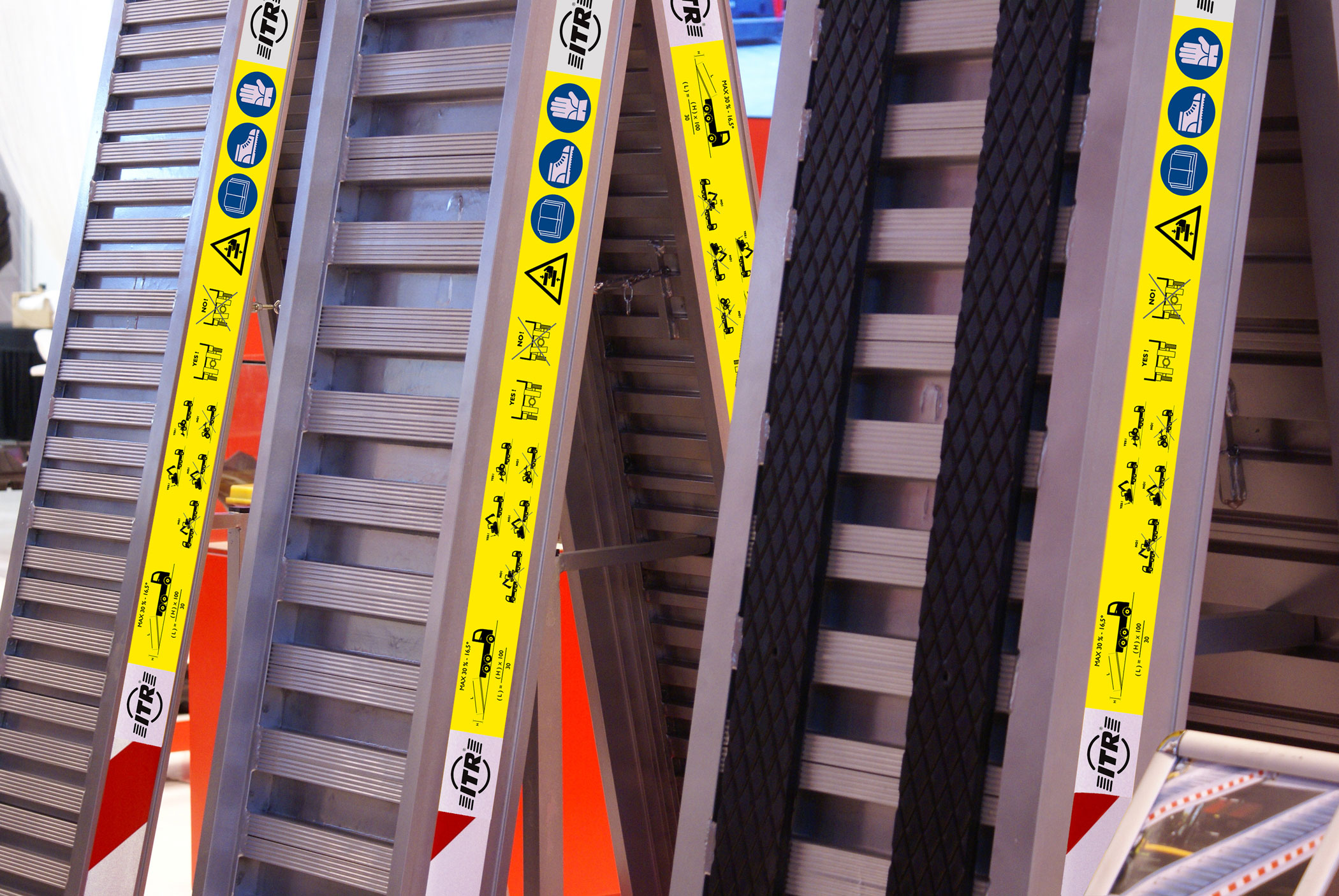 Loading Ramps for transporting mini excavators | ITR USCO